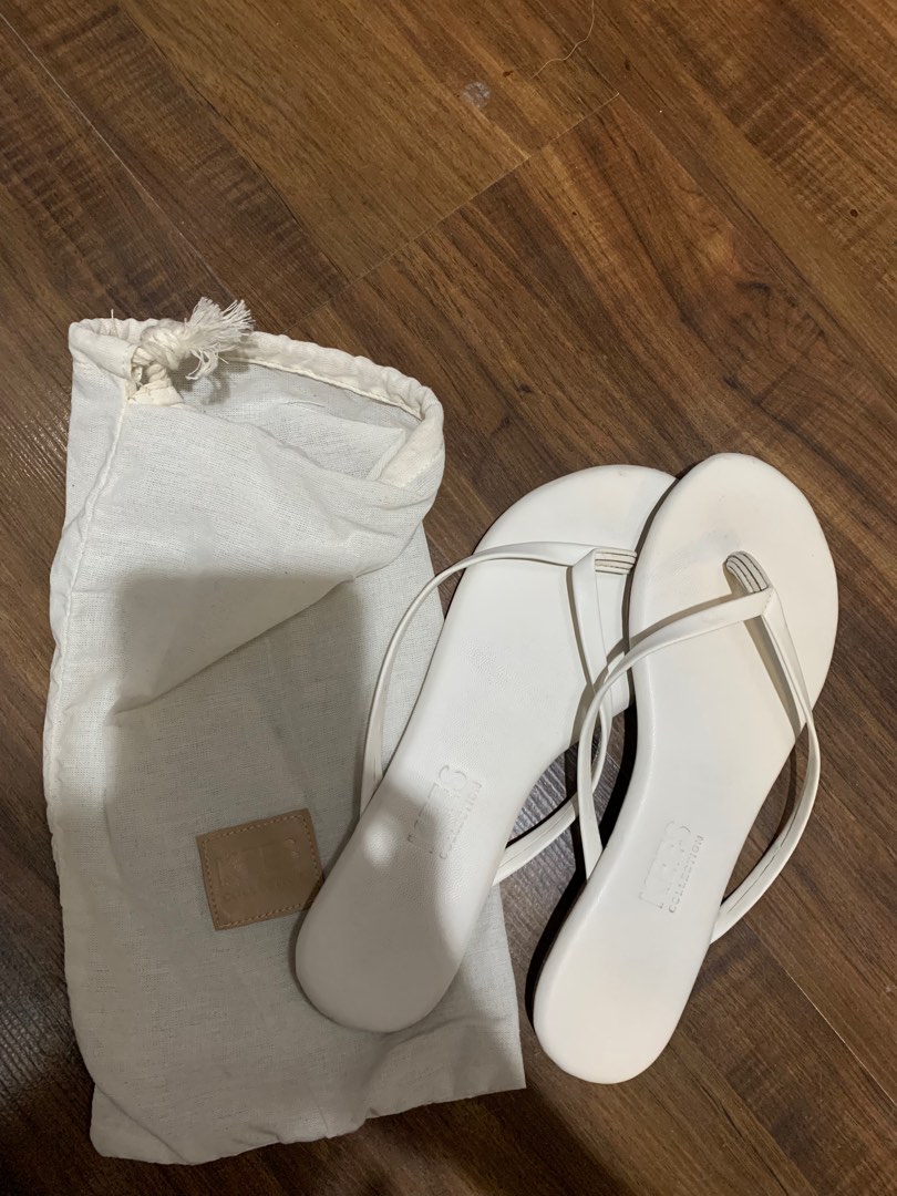 Kees White Slippers, Women's Fashion, Footwear, Slippers and slides on ...