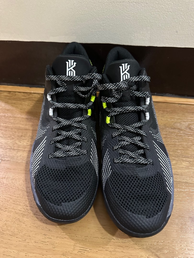 Authentic Kyrie Flytrap 5, Men's Fashion, Footwear, Sneakers on Carousell