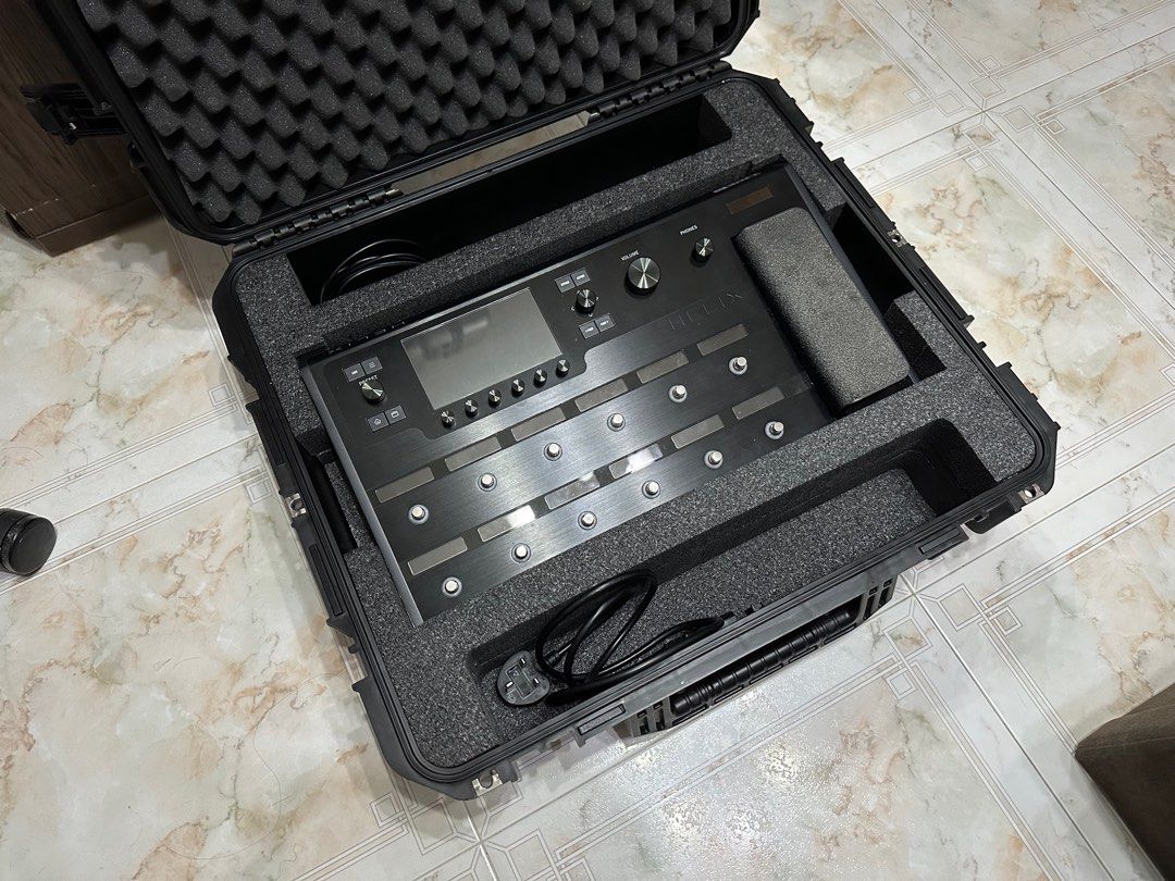 Line 6 Helix Floor with SKB iSeries Case, Audio, Other Audio Equipment on Carousell