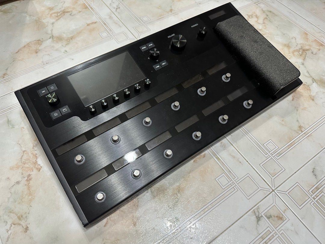 Line 6 Helix Floor with SKB iSeries Case, Audio, Other Audio Equipment on Carousell
