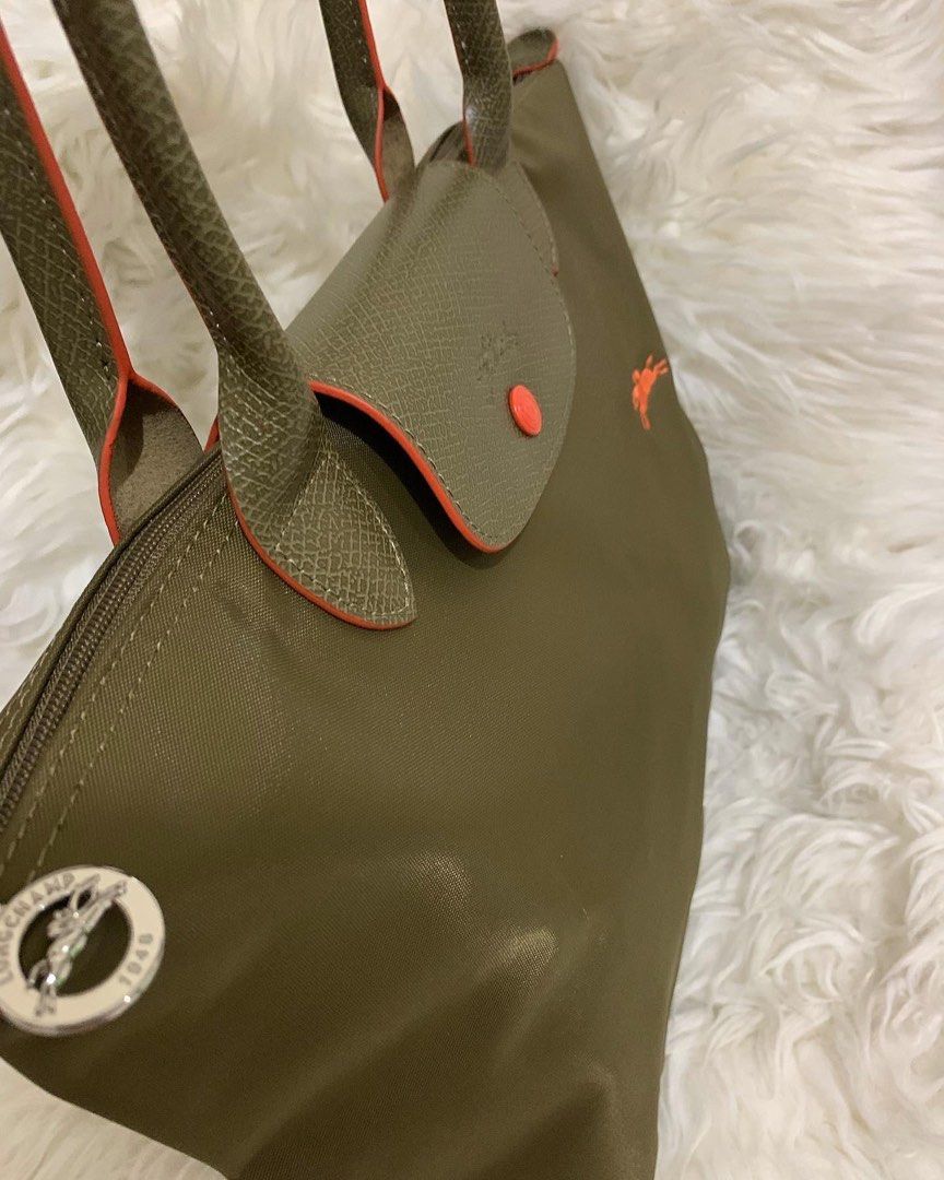 longchamp original medium long handle on Carousell