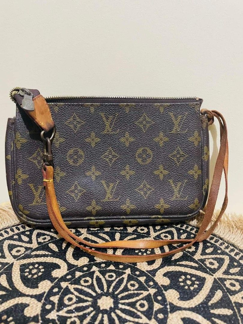 LOUIS VUITTON POCHETTE BAG on Carousell
