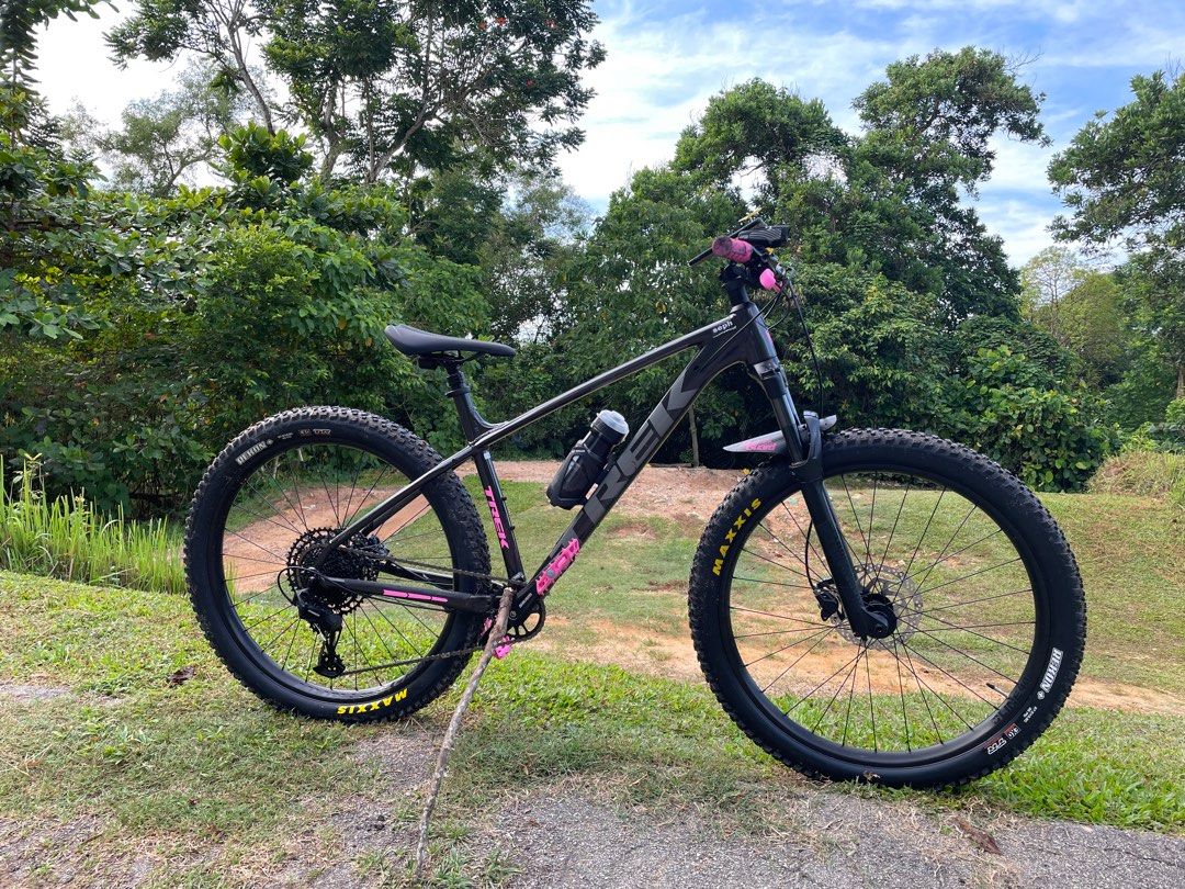 MTB Trek Roscoe 7 and Gravel Bike Polygon Bend R5, Sports Equipment ...