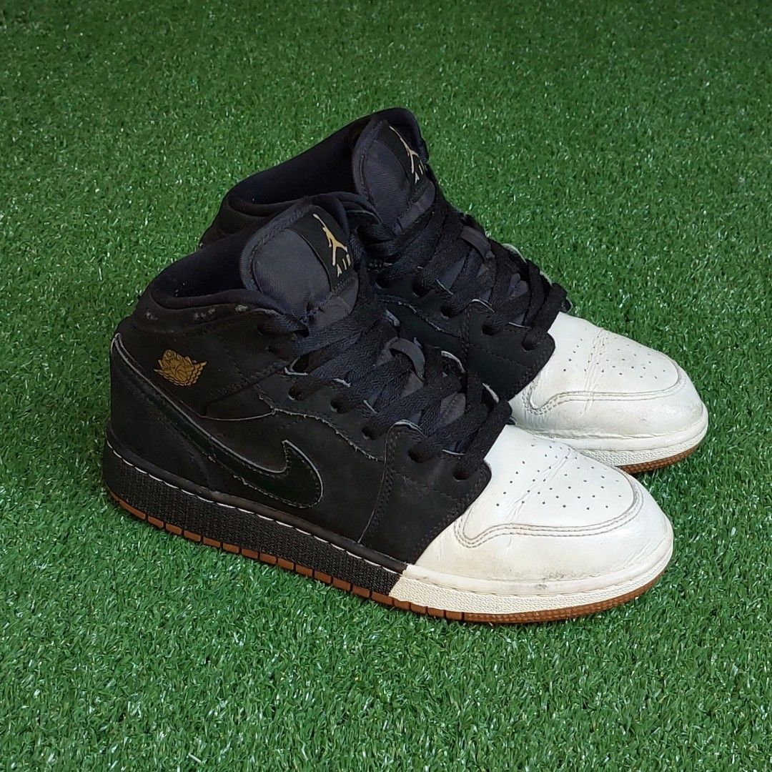 Nike Air jordan Retro 1, Fesyen Pria, Sepatu , Sneakers di Carousell