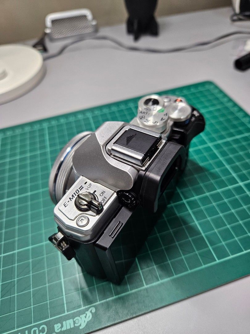 Olympus OM-D E-M10 Mk III MFT BODY ONLY, Photography, Cameras on Carousell