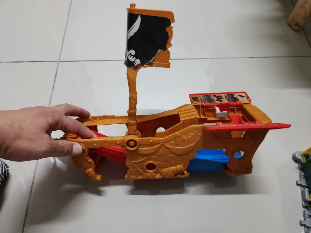 Original Thomas pirate ship toy track railway rail, Hobbies & Toys ...
