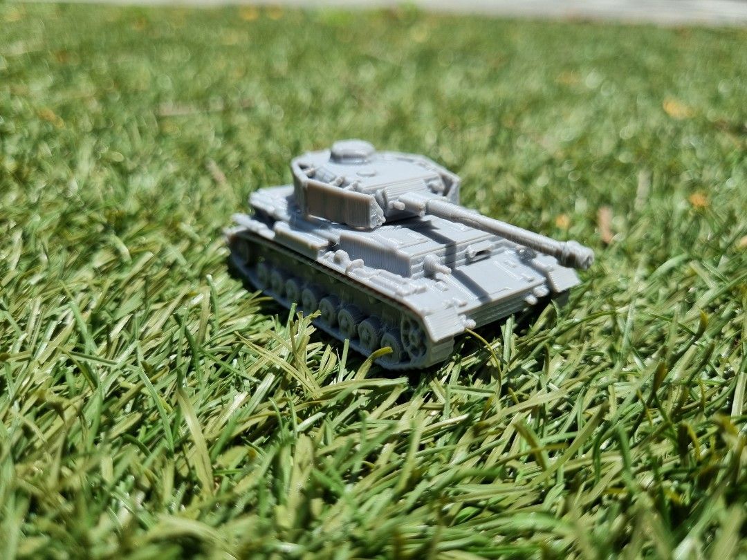 Panzer IV WW2 tank (ausf J) figurine tank model WWII tanks, Hobbies ...