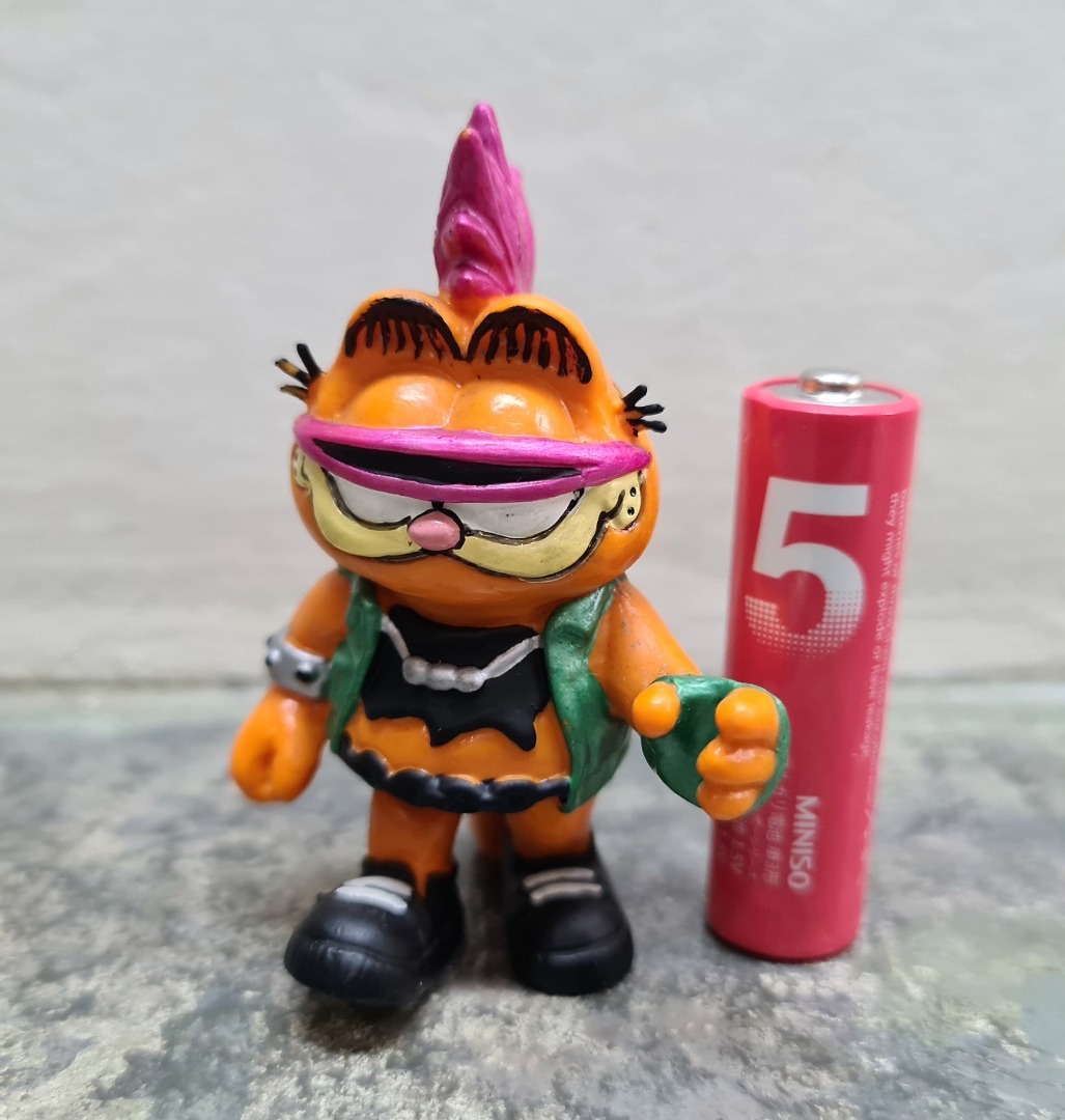 PUNK ROCK GARFIELD - 1986 Bullyland PVC Figure (Germany), Hobbies ...