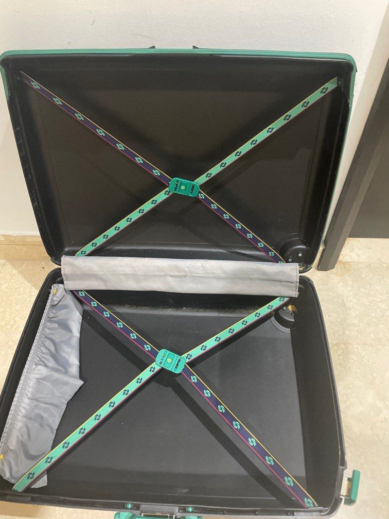 Samsonite oyster, Hobbies & Toys, Travel, Luggage on Carousell