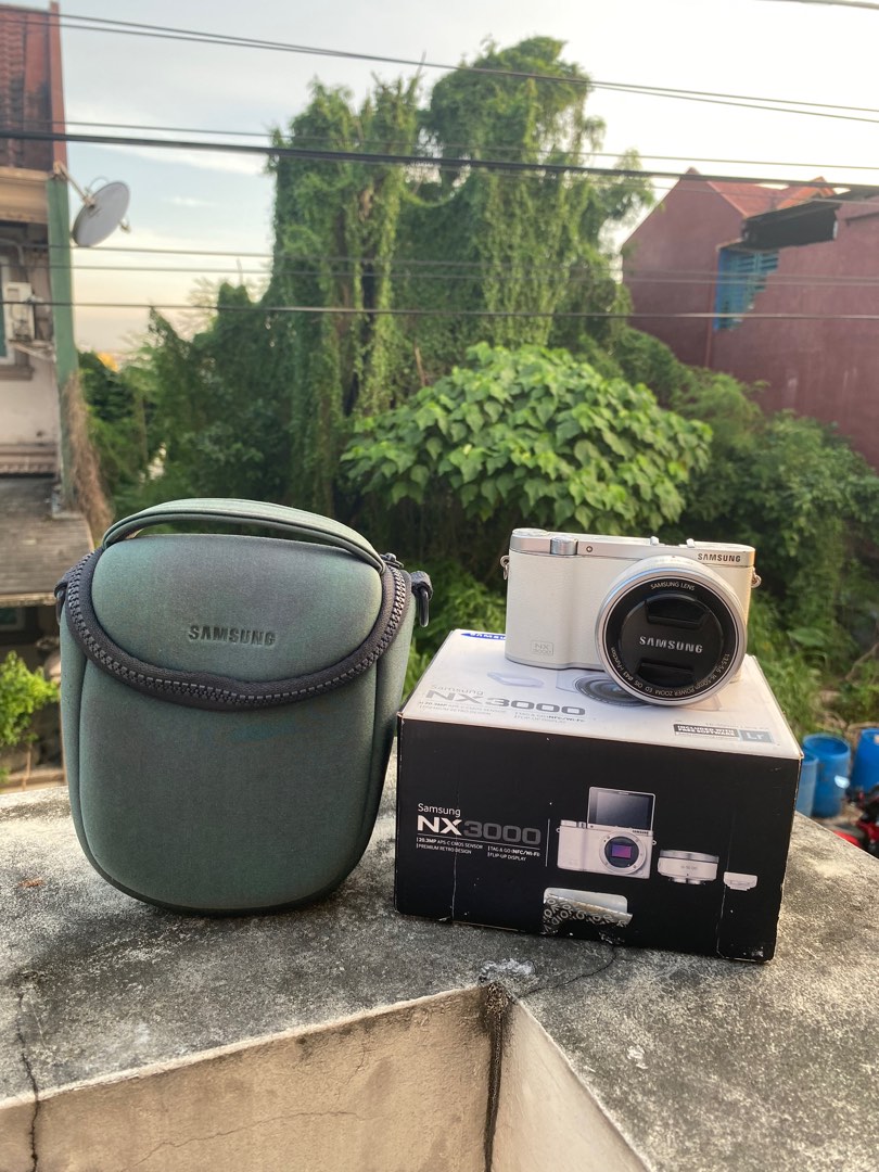 Samsung NX3000 Mirrorless Camera, Photography, Cameras on Carousell