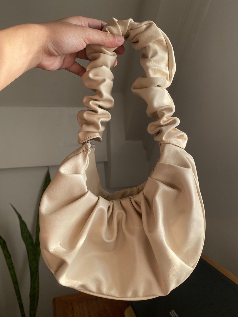 Scrunch Shoulder Kili Bag on Carousell