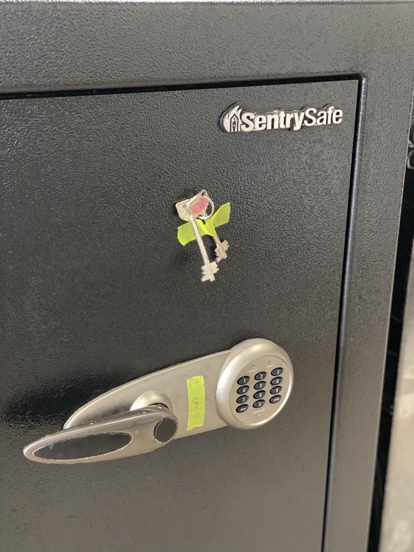 Sentry safe vault on Carousell