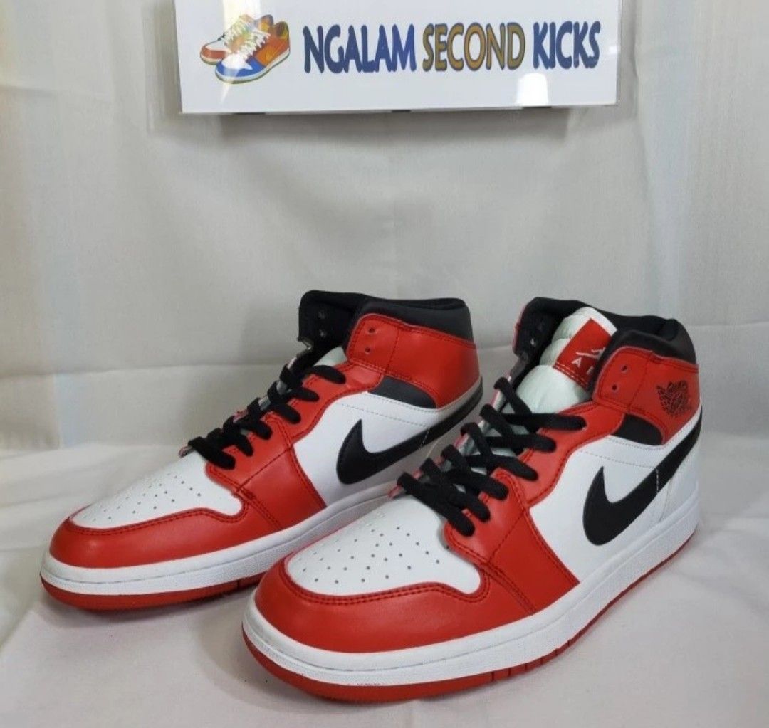 Sepatu Jordan 1 Mid Chicago Putih Size 44, Fesyen Pria, Sepatu ...