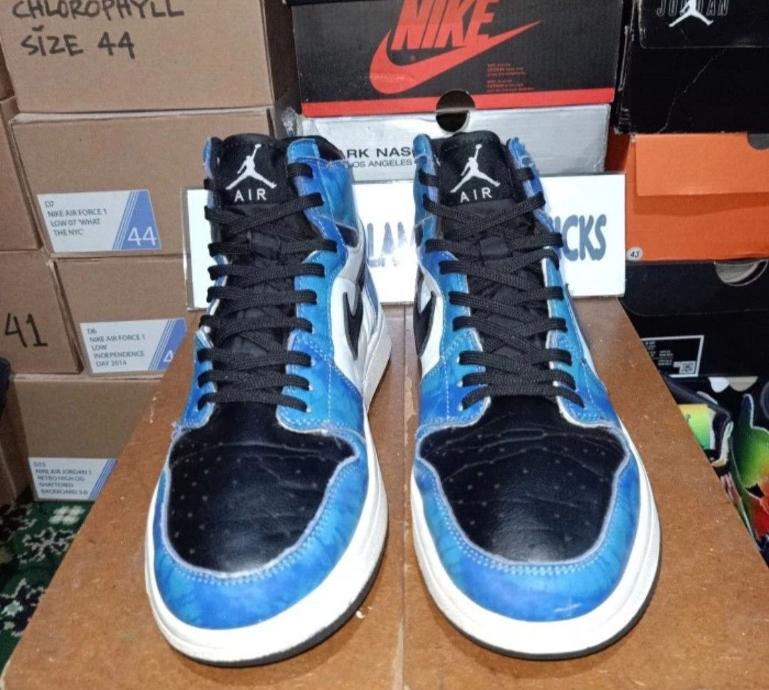 Sepatu Jordan 1 Retro High Tye Die Size 42, Fesyen Pria, Sepatu ...