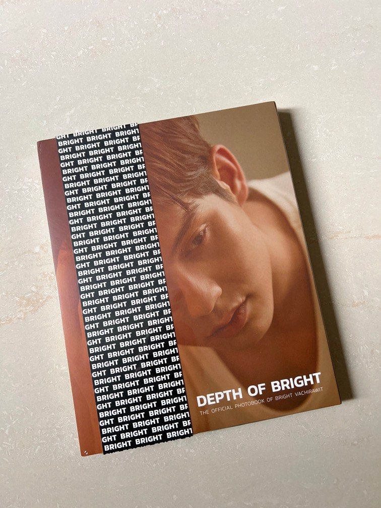 The Official Photobook of Bright: Depth of Bright 瓦奇拉维特 奇瓦雷 #龍年行大運, 書籍、休閒與玩具, 書本及雜誌, 雜誌在旋轉拍賣
