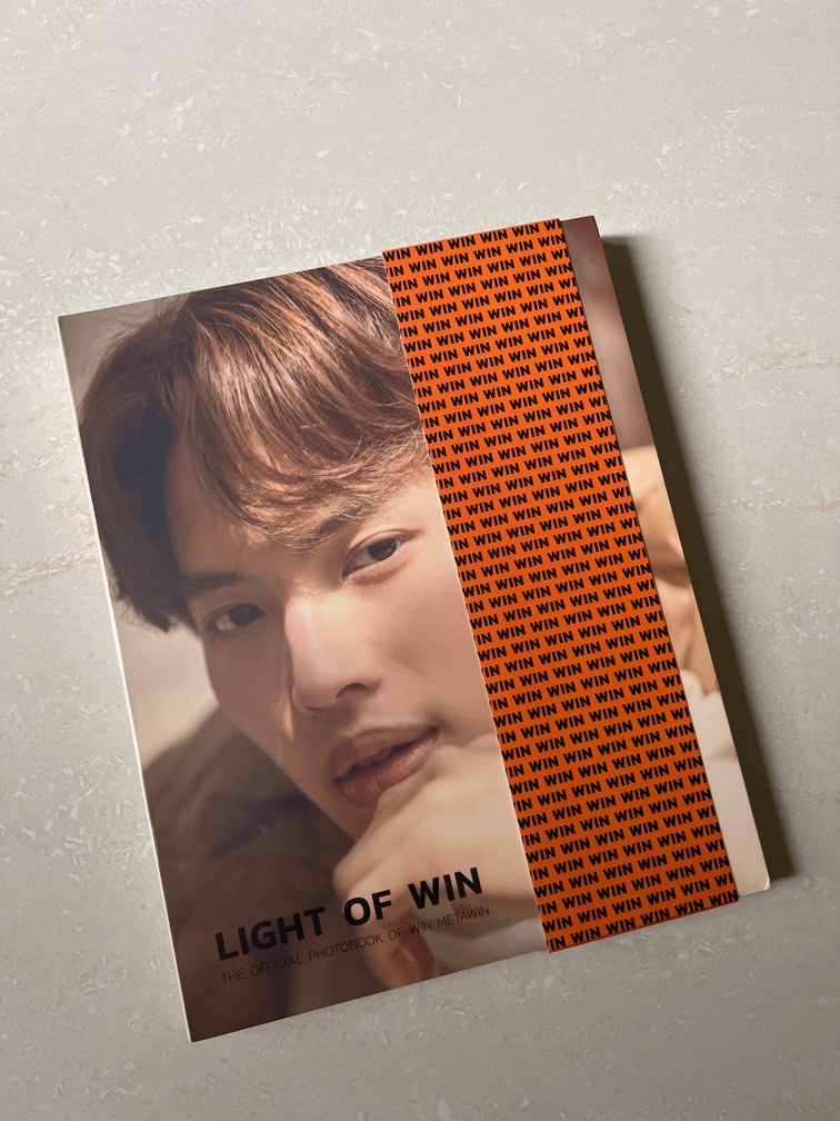 The Official Photobook of Win: Light of Win 林漢洲 #龍年行大運, 書籍、休閒與玩具, 書本及雜誌, 雜誌在旋轉拍賣