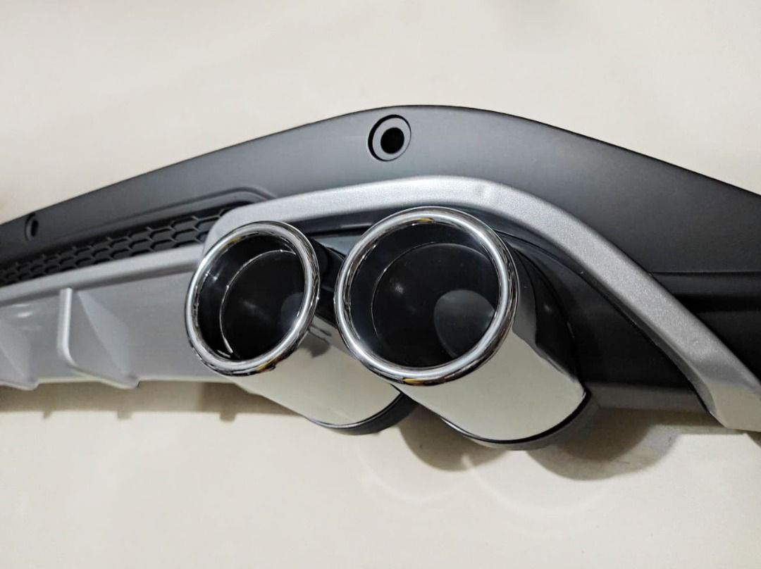 Toyota Rush 2018 to 2020 Two Tone Rear Bumper Diffuser with Reflector ...