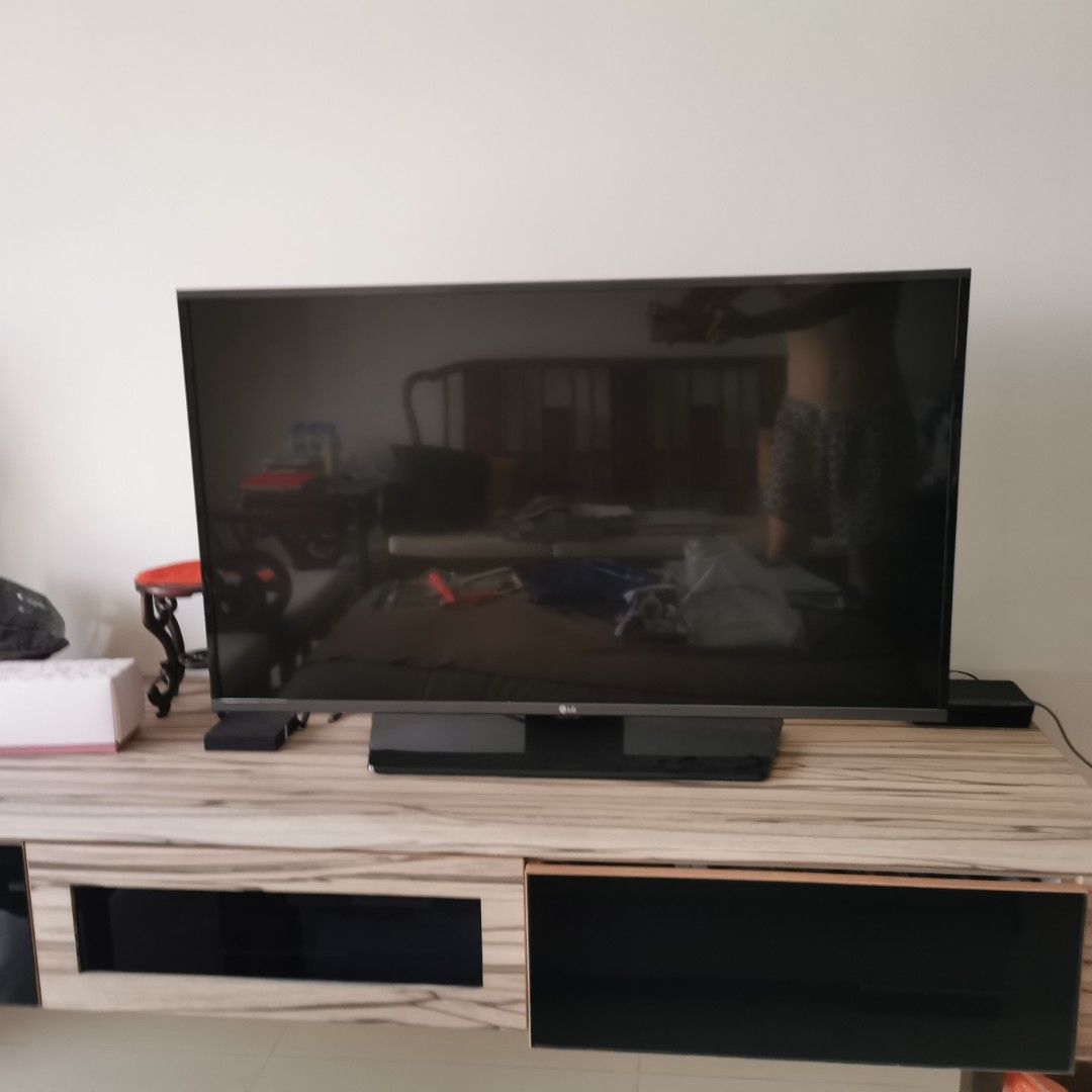 LG Flat Screen 45 Inch TV (Spoilt), TV & Home Appliances, TV ...