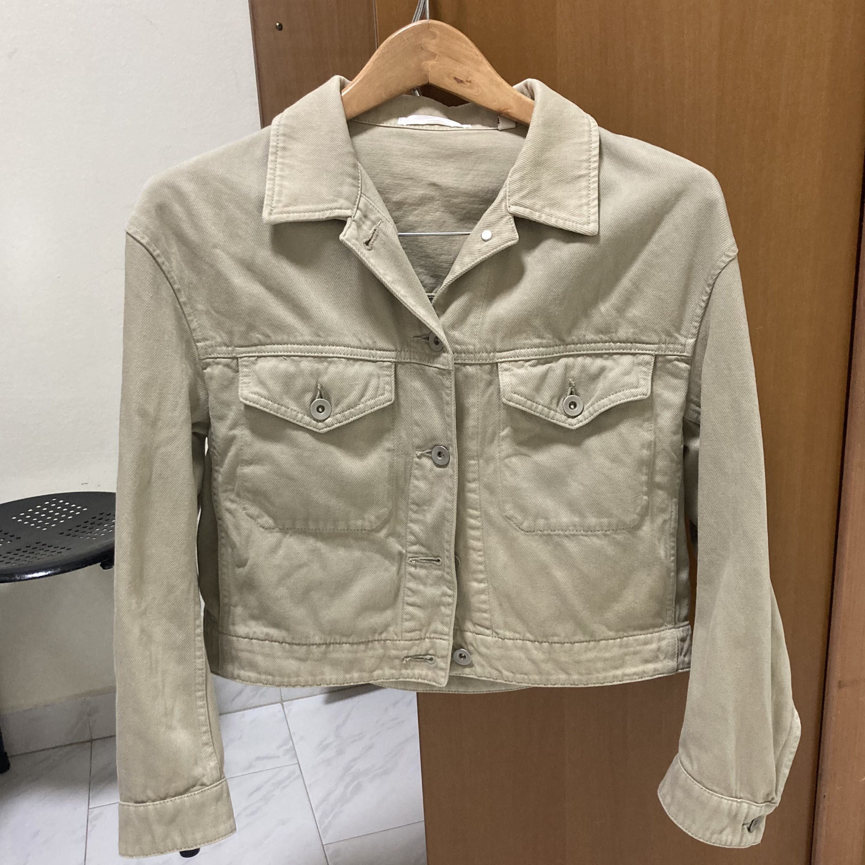 Uniqlo Beige Denim Jacket, Women's Fashion, Coats, Jackets and ...
