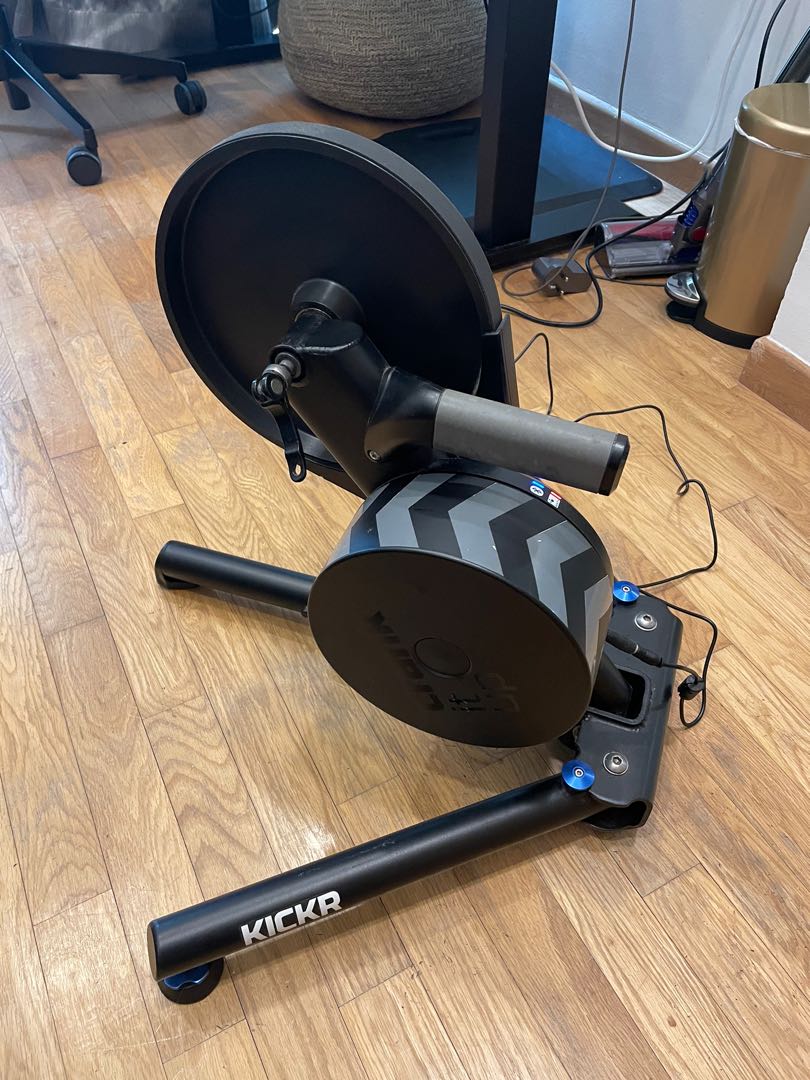 Wahoo Kickr v4 including mat, Sports Equipment, Exercise & Fitness ...