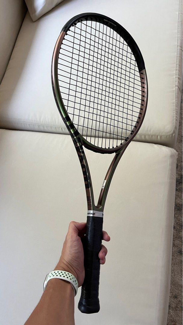 Wilson Blade 100 V8, Sports Equipment, Sports & Games, Racket and Ball ...