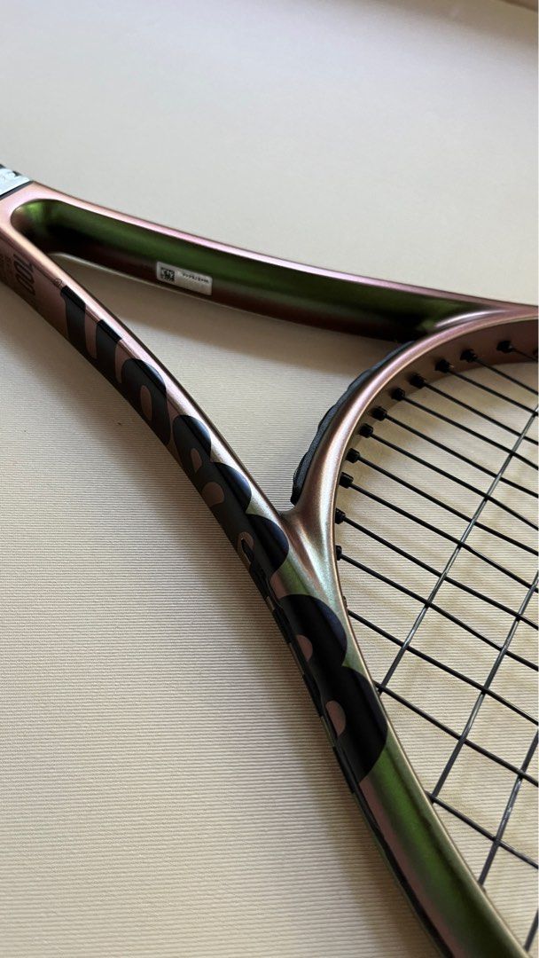 Wilson Blade 100 V8, Sports Equipment, Sports & Games, Racket and Ball ...