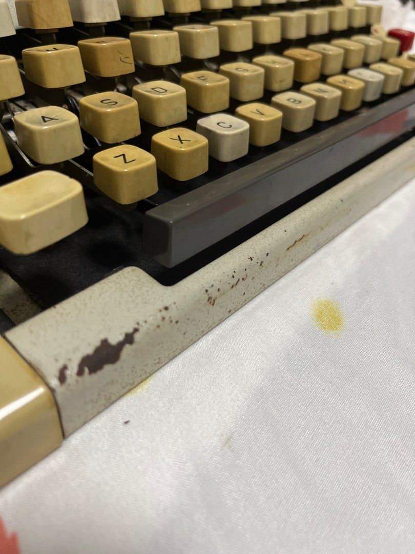 WORKING vintage Typewriter hanimex regal, Hobbies & Toys, Memorabilia ...