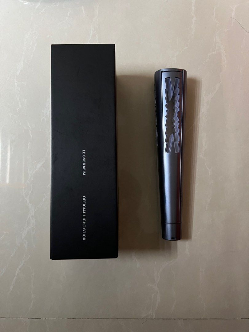 WTS OFFICIAL LE SSERAFIM LIGHTSTICK FEARNOT BONG, Hobbies & Toys ...