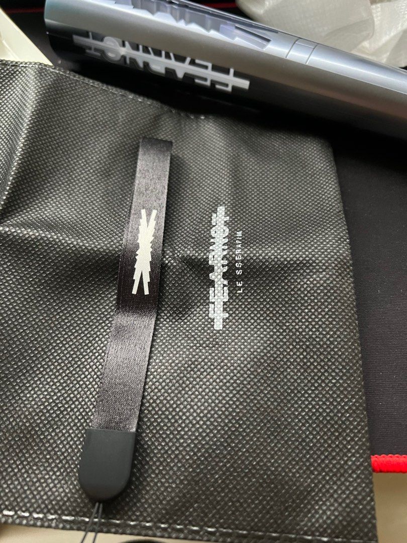 WTS OFFICIAL LE SSERAFIM LIGHTSTICK FEARNOT BONG, Hobbies & Toys ...