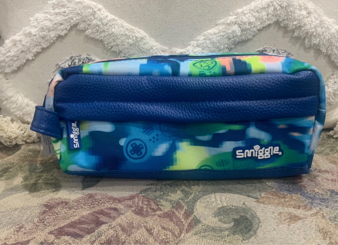 Authentic smiggle printed pen pouch, Hobbies & Toys, Stationary & Craft ...