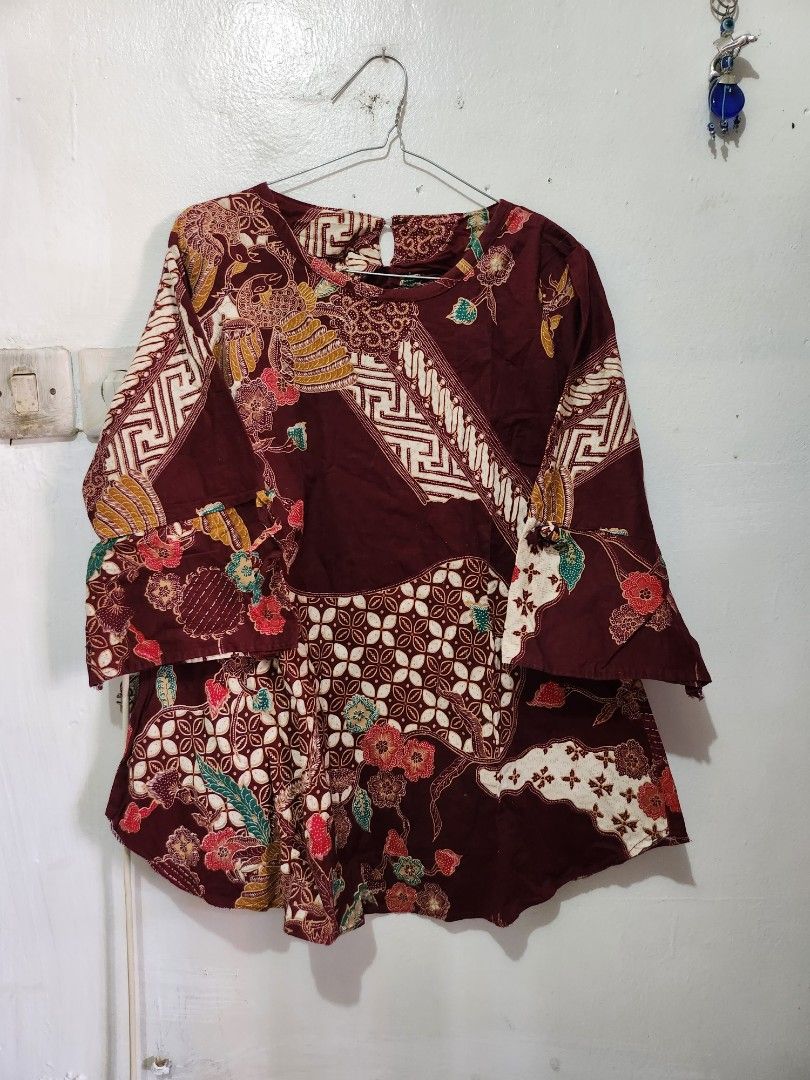 Baju Batik Maroon, Fesyen Wanita, Pakaian Wanita, Atasan di Carousell