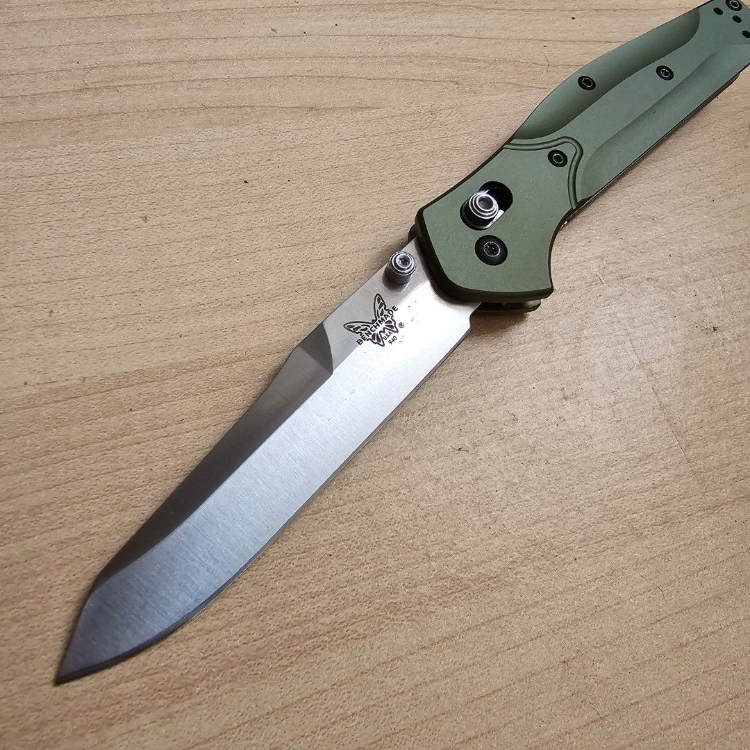 Benchmade Osborne axis lock, Sports Equipment, Hiking & Camping on ...