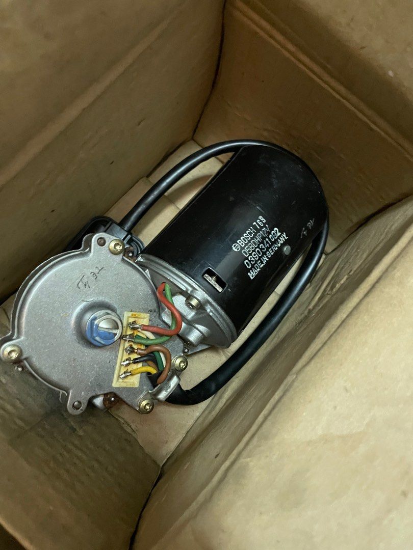 Brand new W126 wiper motor bosch, Car Accessories, Accessories on Carousell