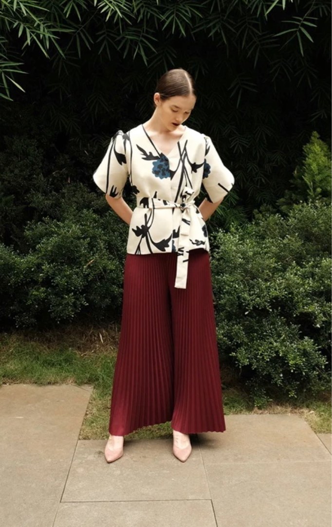 #sale Brand new with tag duma Tao top, Fesyen Wanita, Pakaian Wanita ...