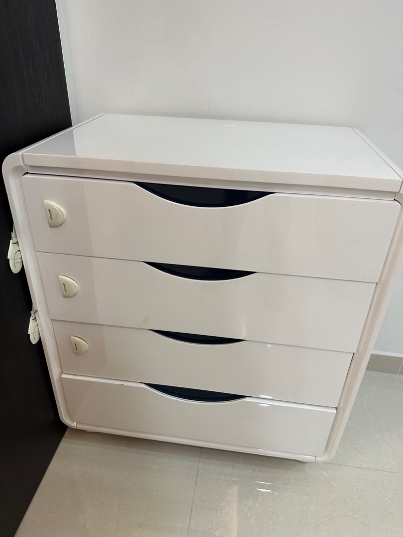 Drawers with Inbuilt mirror, Furniture & Home Living, Furniture ...