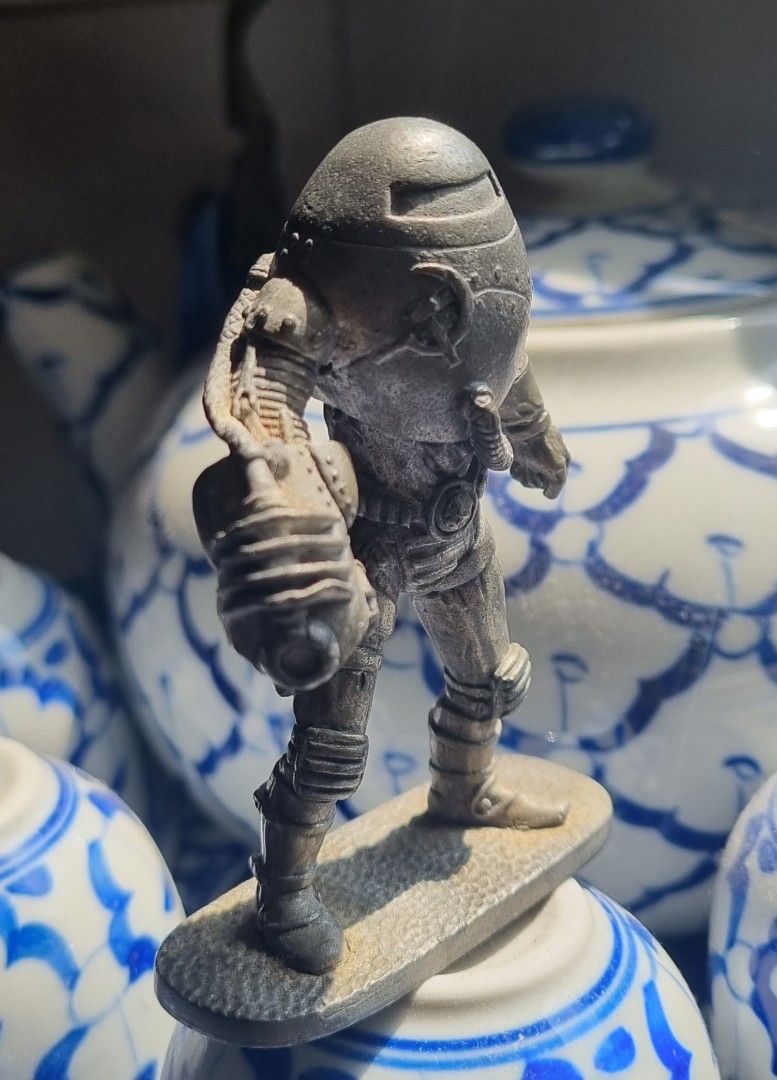 COMMAND & CONQUER RED ALERT 2 COLLECTOR'S EDITION TESLA TROOPER ...