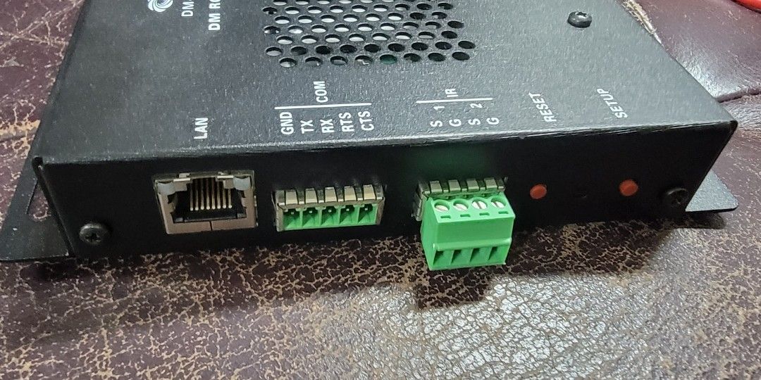 Crestron DM-RMC-4KZ-100-C 4K Digital Room Controller, 家庭電器, 電視 & 其他娛樂 ...