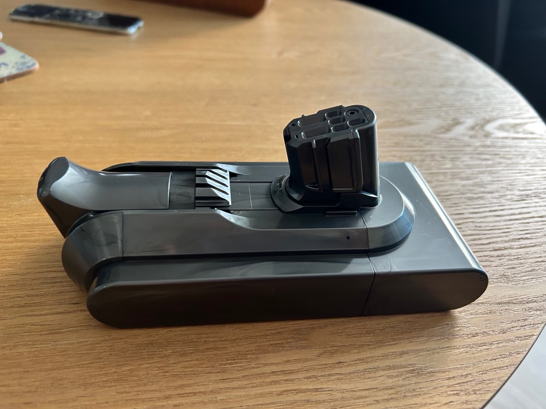 Dyson V12 Power adapter & battery, TV & Home Appliances, Vacuum Cleaner ...