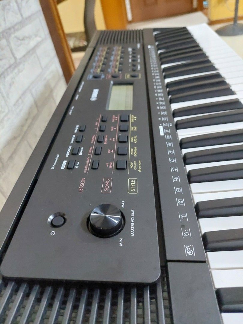 (FREE DELIVERY) Yamaha PSR E273, Hobbies & Toys, Music & Media, Musical ...