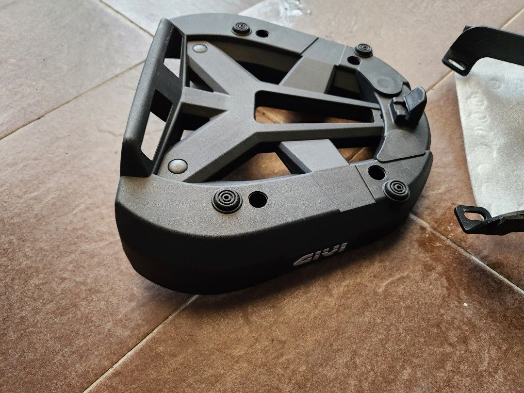 Givi rack for Vario 160, Motorbikes on Carousell