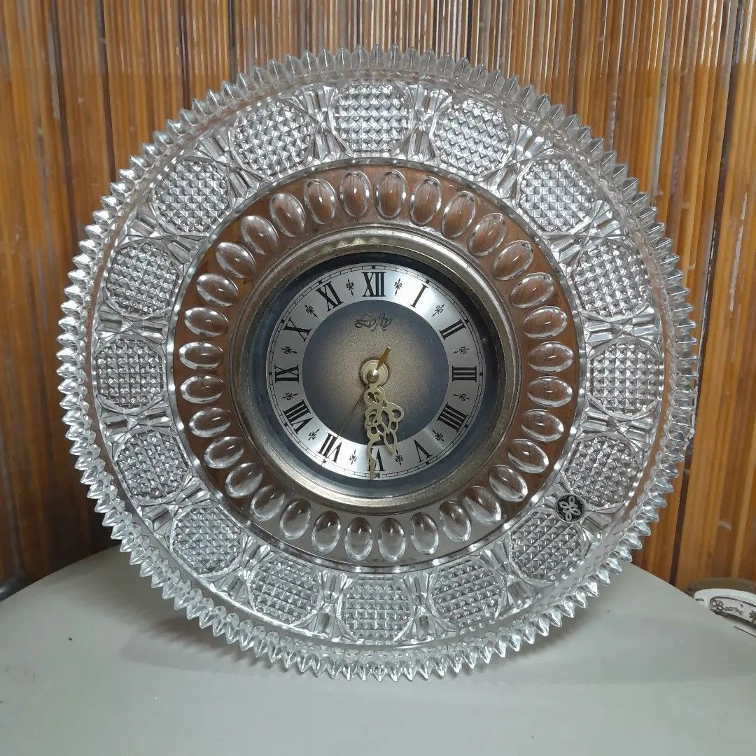 HOYA Lofty Clock Display P1000 - 30cm diameter - battery operated ...