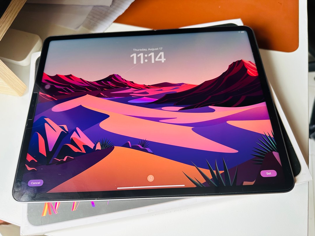 Ipad pro 12.9 inch (6th gen) m2, Mobile Phones & Gadgets, Tablets, iPad on Carousell