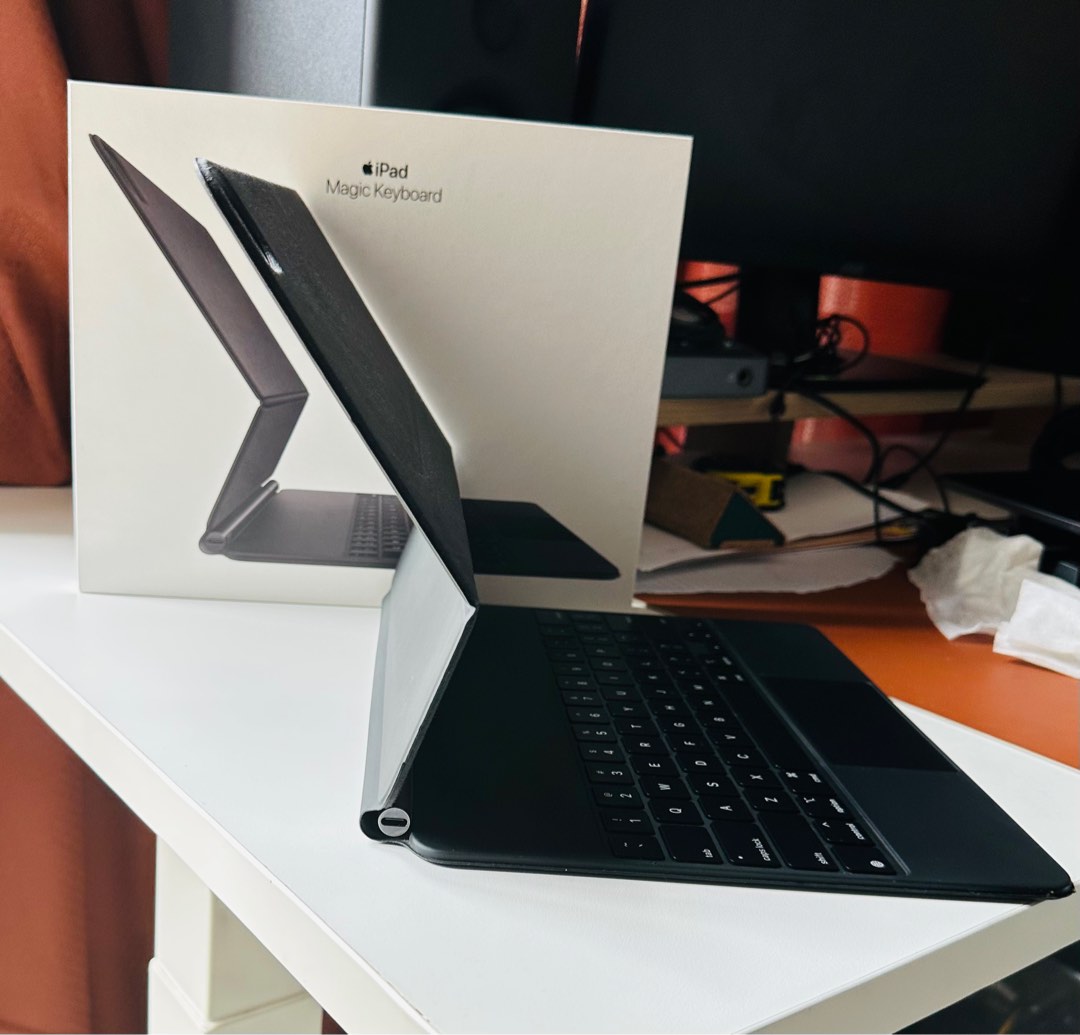 Ipad pro 12.9 inch (6th gen) magic keyboard folio, Mobile Phones ...