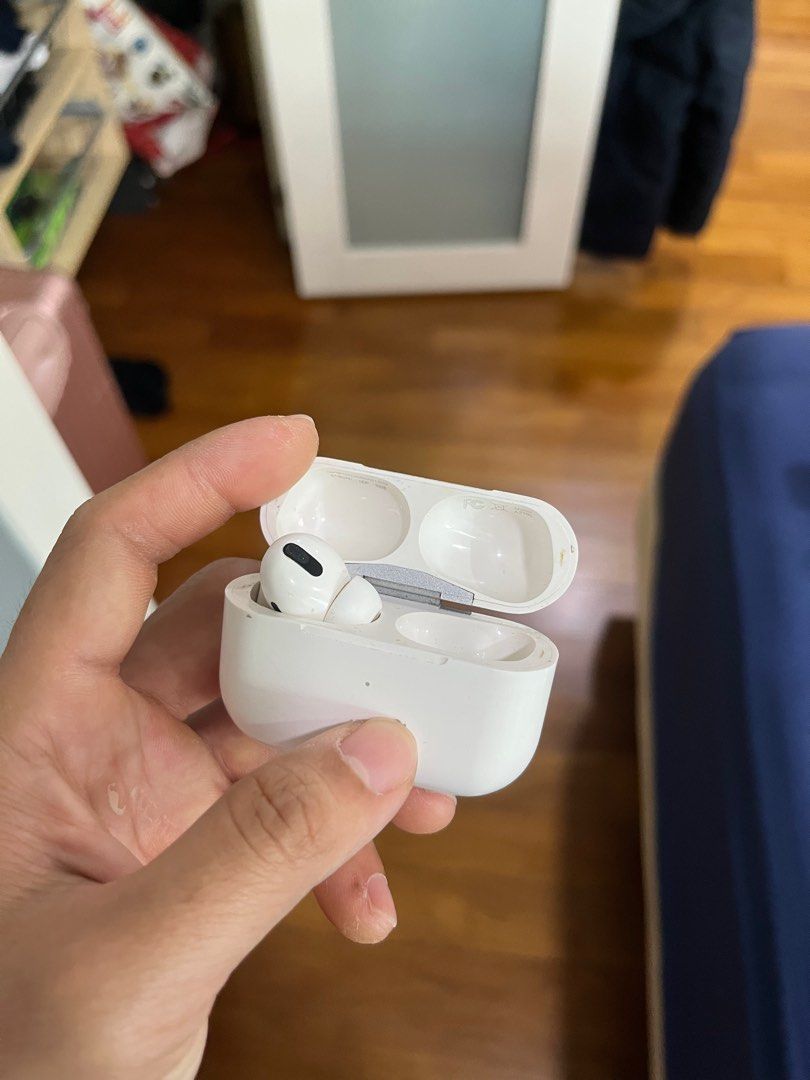 iPod pro 2 casing. Left earbud., Audio, Earphones on Carousell