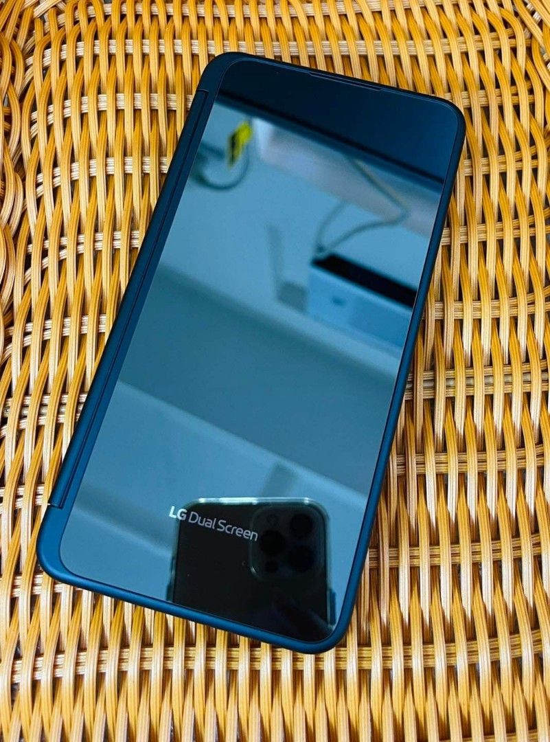 LG V50S 256/8ram Singlesim No image retention Unit condition: dent Dual ...