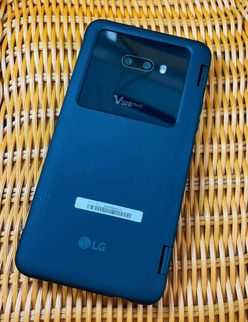 LG V50S 256/8ram Singlesim No image retention Unit condition: dent Dual screen: Smooth & no ...