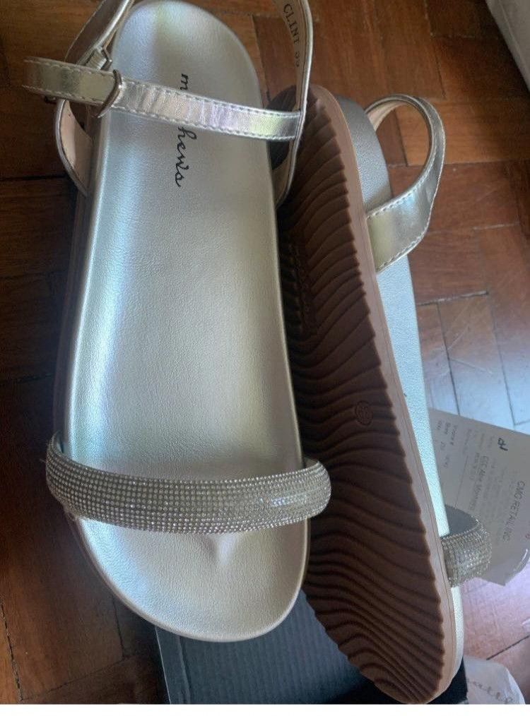 MATTHEWS Shoes, Women's Fashion, Footwear, Flats & Sandals on Carousell