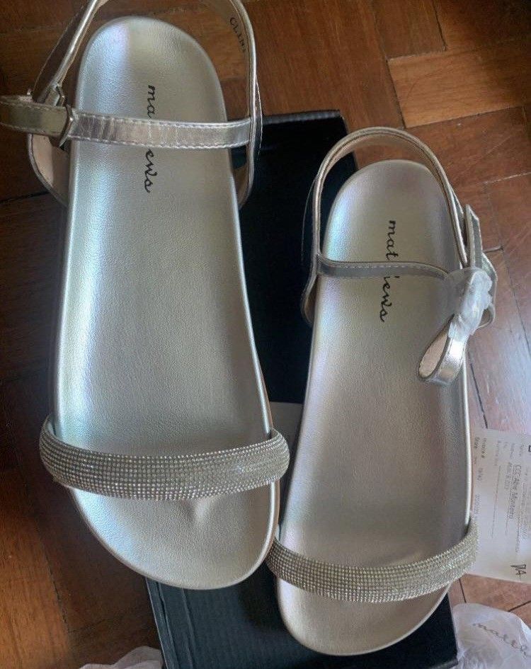 MATTHEWS Shoes, Women's Fashion, Footwear, Flats & Sandals on Carousell