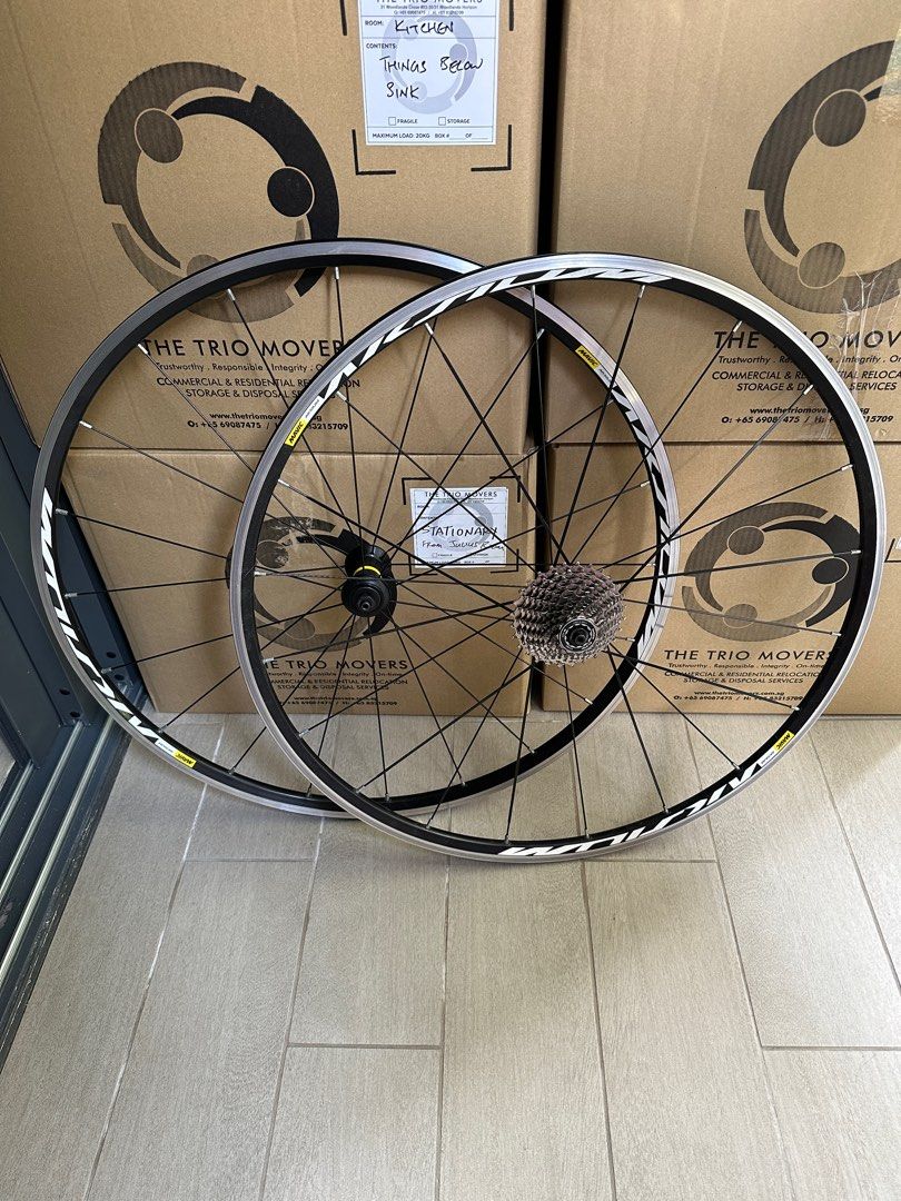 Mavic Aksium 700C wheels, Sports Equipment, Bicycles & Parts, Parts ...