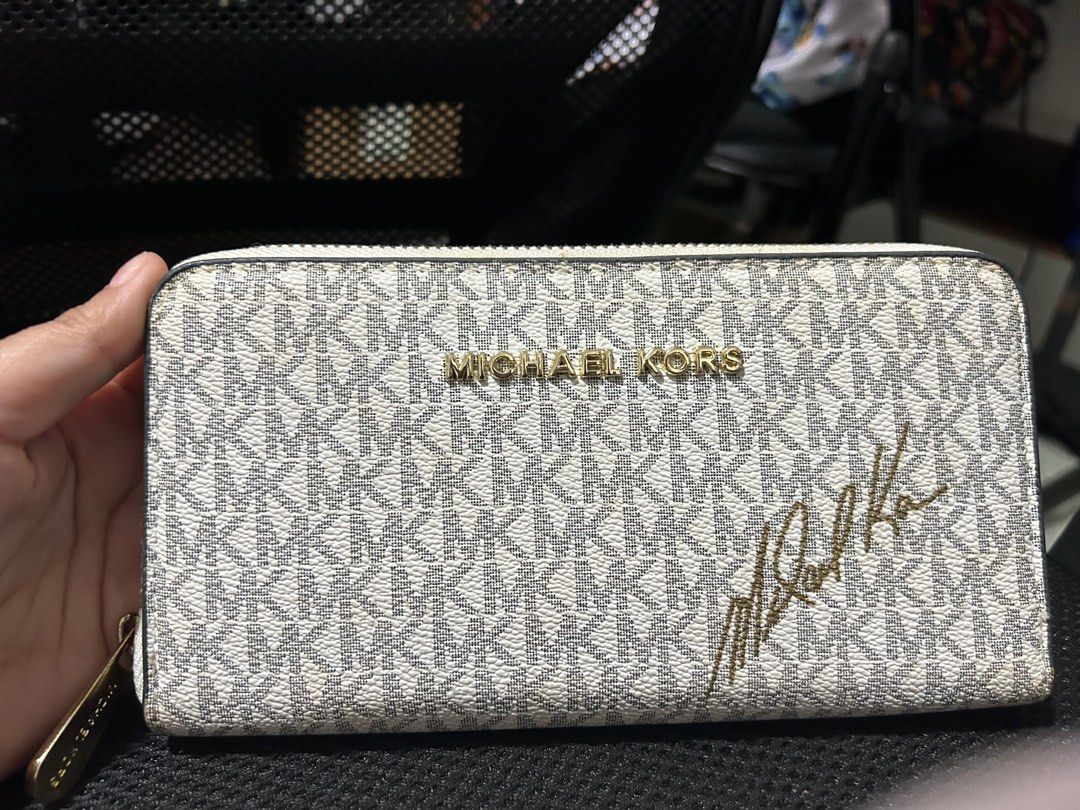 mk long wlet on Carousell